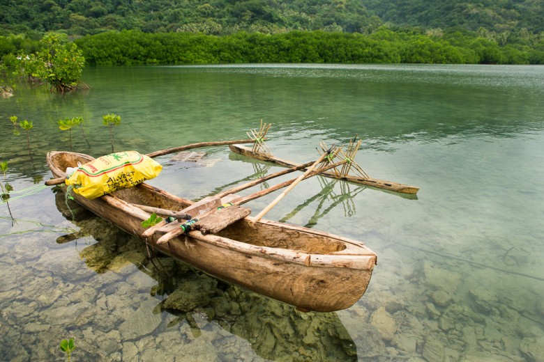 Canoes on Melekula Island (Vanuatu) | The Family Without Borders